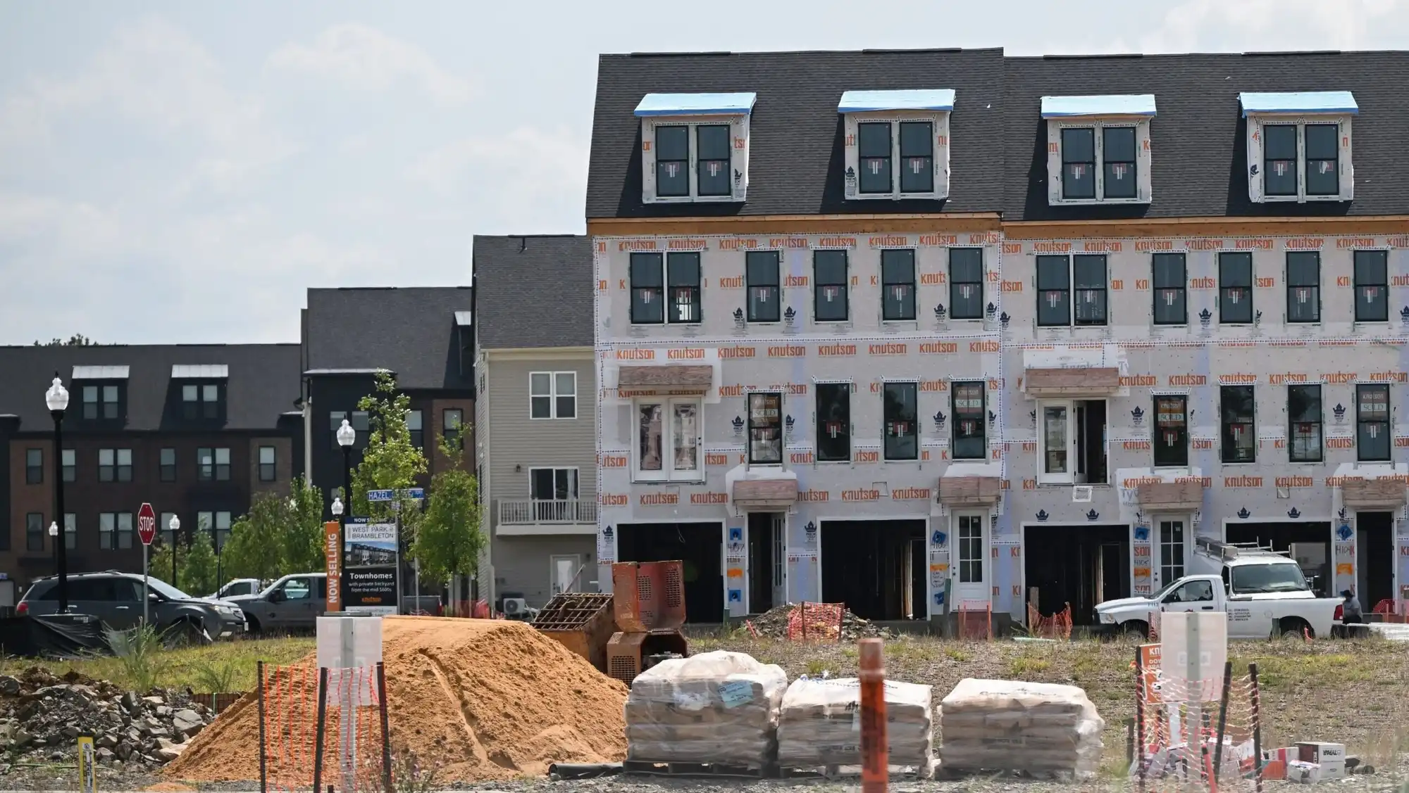 2025 housing outlook rosy, National Association of Realtors says ...