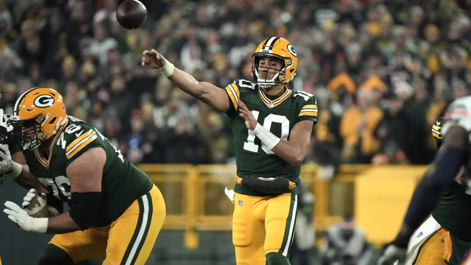 Love comes through as Packers beat Bears 17-9 to clinch a playoff berth ...