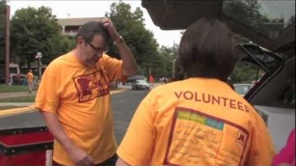 Video: When Eric Kaler helps students move in | MPR News