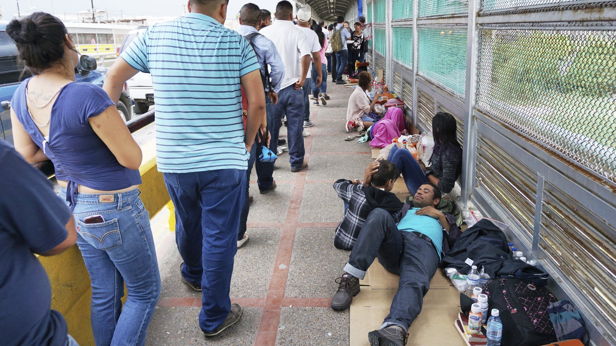Trump officials pledge to reunite families amid border chaos | MPR News