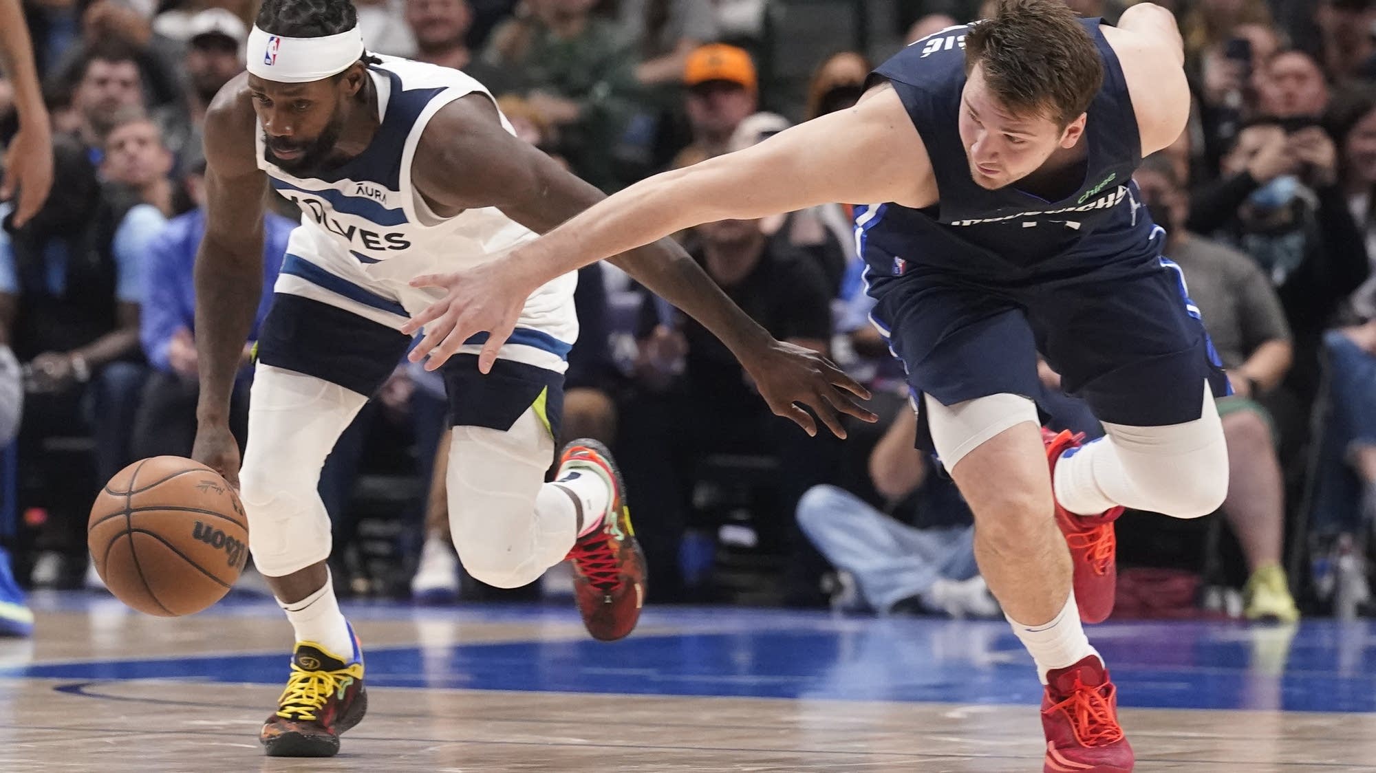 Bullock, Mavs hold on after delay, beat Timberwolves 110-108 | MPR News