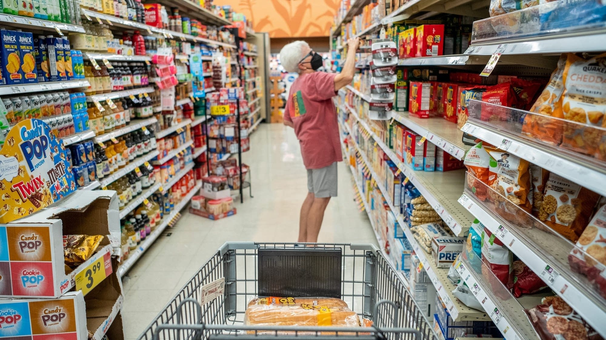 Does declining consumer confidence mean lower spending? - Marketplace