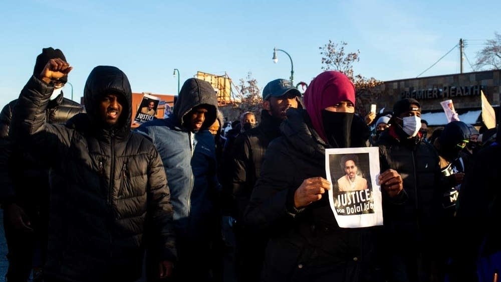 Hundreds call for justice for Dolal Idd at Minneapolis rally, march ...