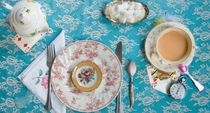 Oliver Twist's gruel and Alice's tea party: Photographing literature's ...