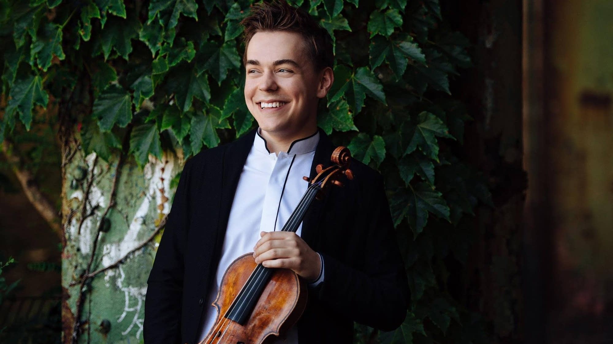 New Classical Tracks: Matthew Lipman soars with premieres of viola ...