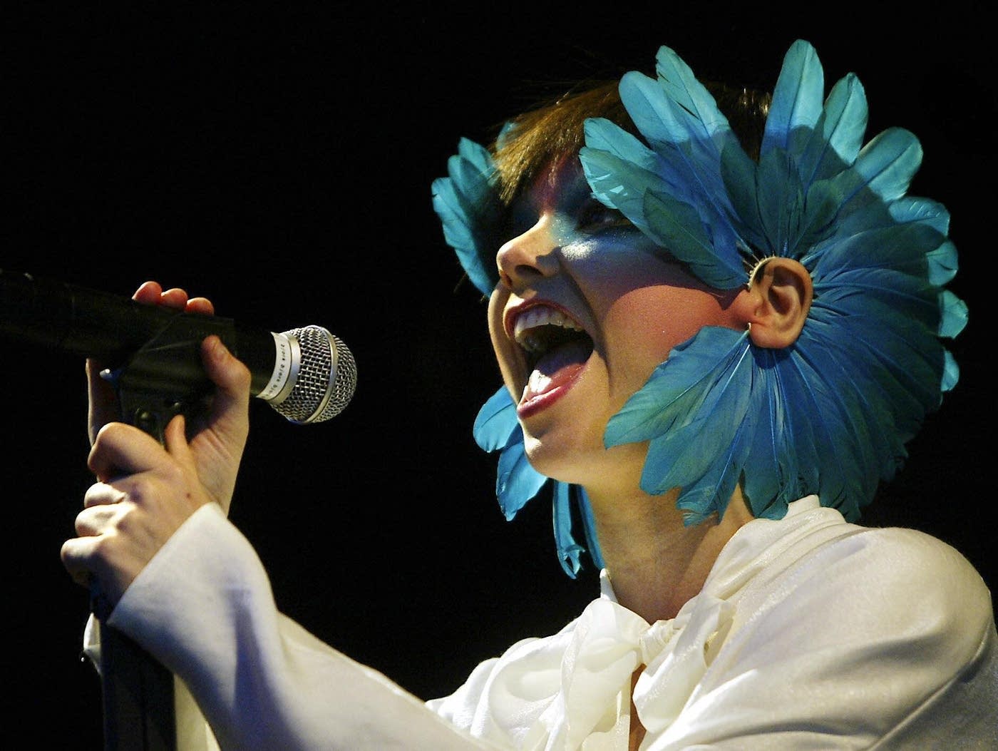 The Gig List: Björk, Phony Ppl, student 1