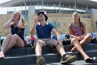 Minnesota fans turn out for workday World Cup game | MPR News