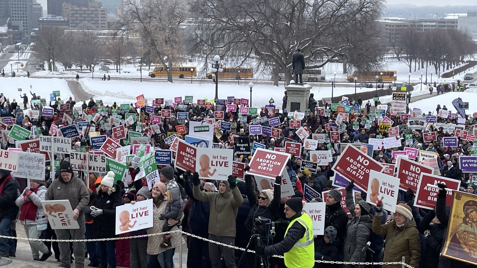 Abortion foes in Minnesota rally at Capitol on Roe anniversary | MPR News