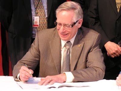 U of M president treated for pulmonary embolism | MPR News