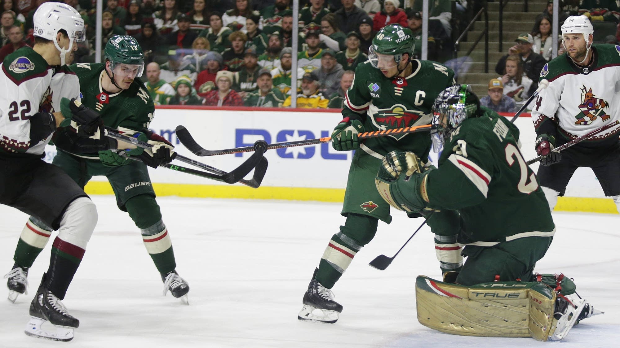 Goals by Zuccarello, Gaudreau help Wild top skidding Coyotes | MPR News