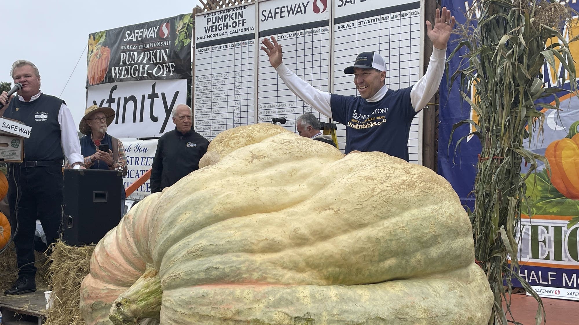 L'etoile du Gourd! Massive Minnesota pumpkin squashes U.S. record | MPR ...
