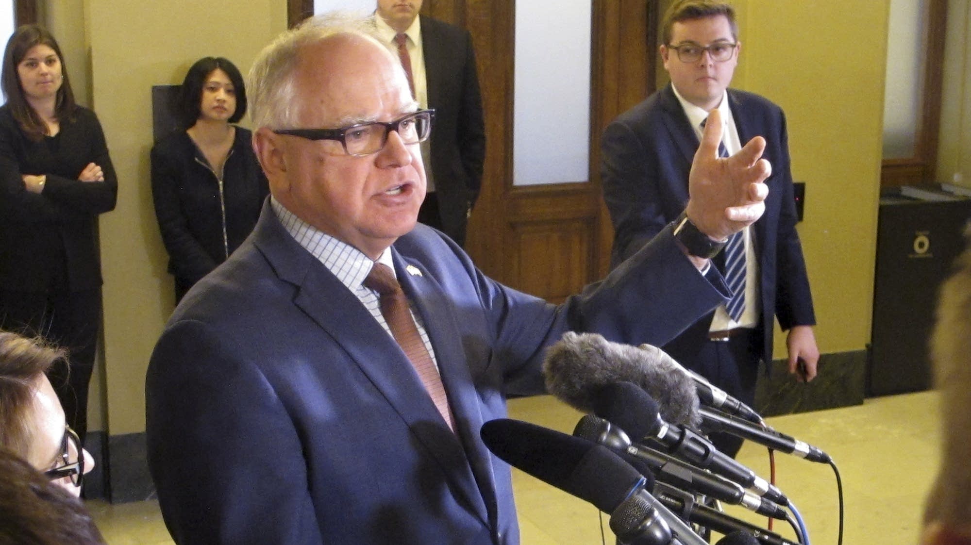Walz, legislative leaders miss deadline for budget targets | MPR News