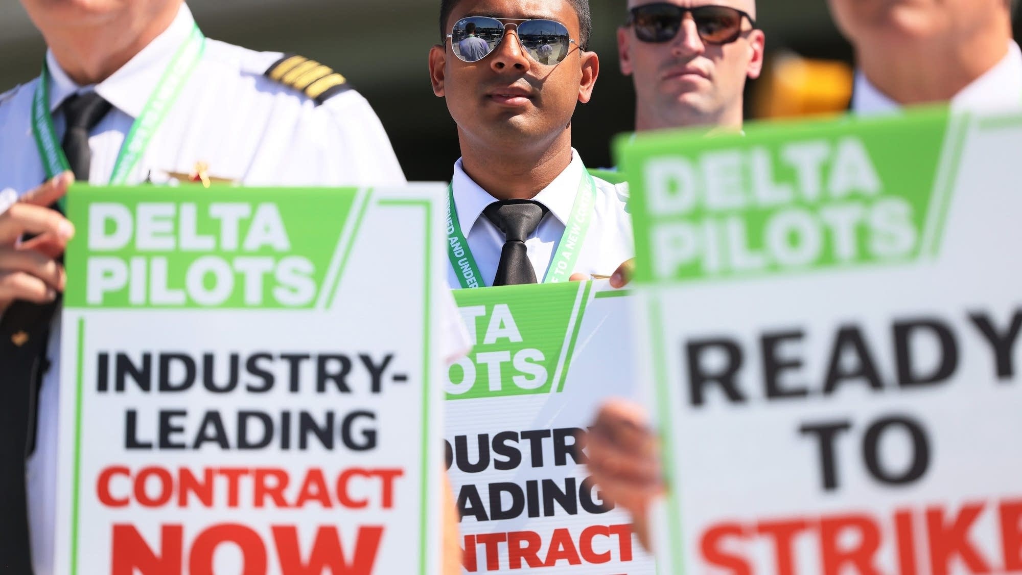Pilot contract negotiations go south at major airlines - Marketplace