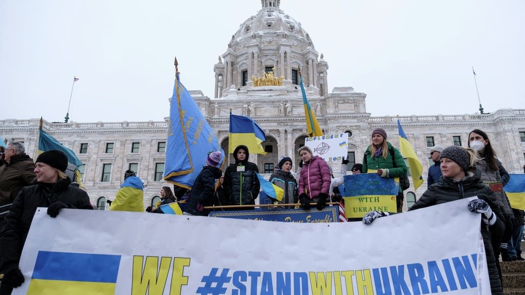 Capitol rally crowd urges stronger action in solidarity with Ukraine ...