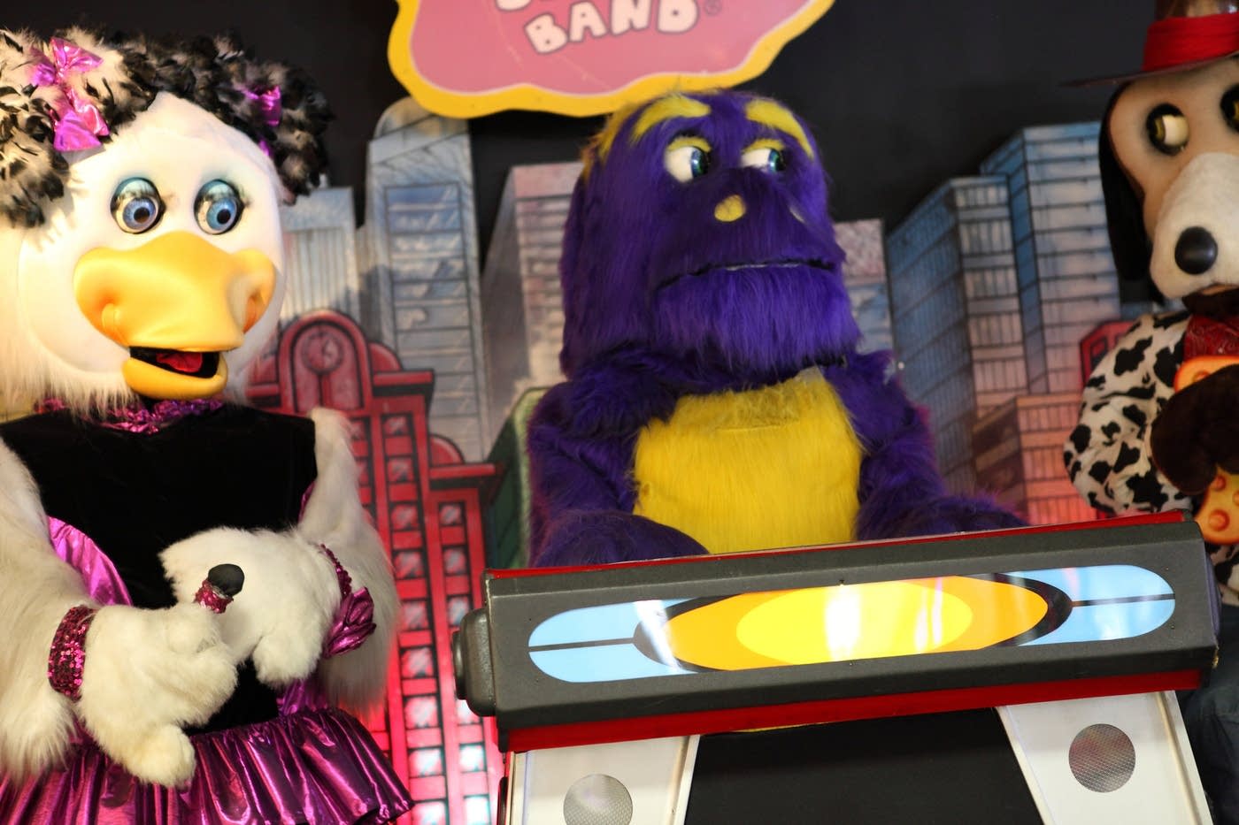 Music News: Chuck E. Cheese breaks up the animatronic band | The Current