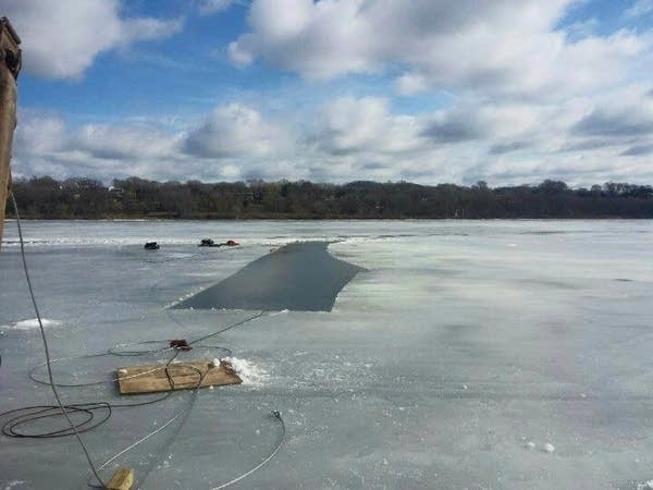Photos: How a pro pulls a pickup out of a lake | MPR News