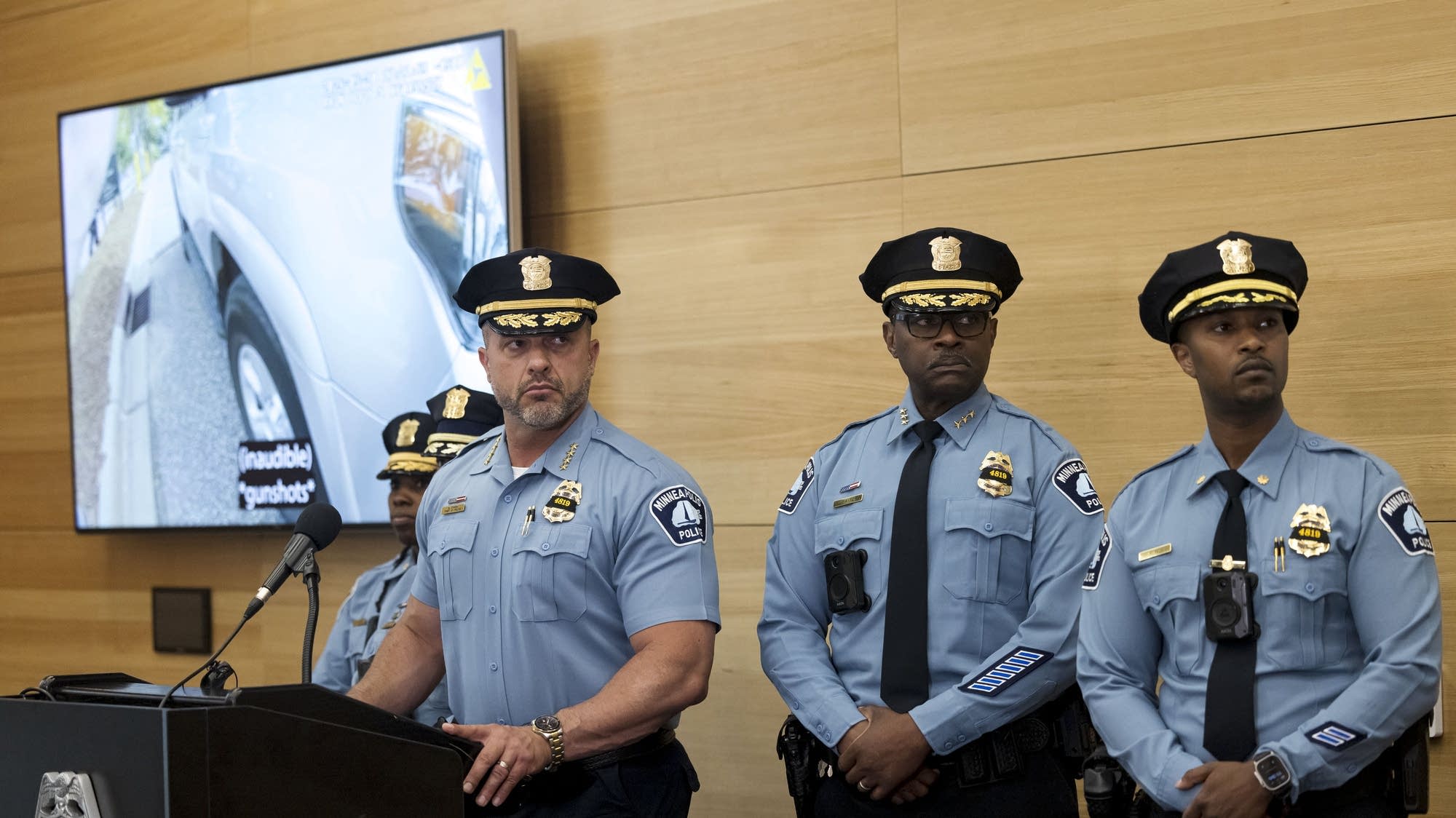 Video: Suspect who shot Minneapolis officer Mitchell kept shooting as ...