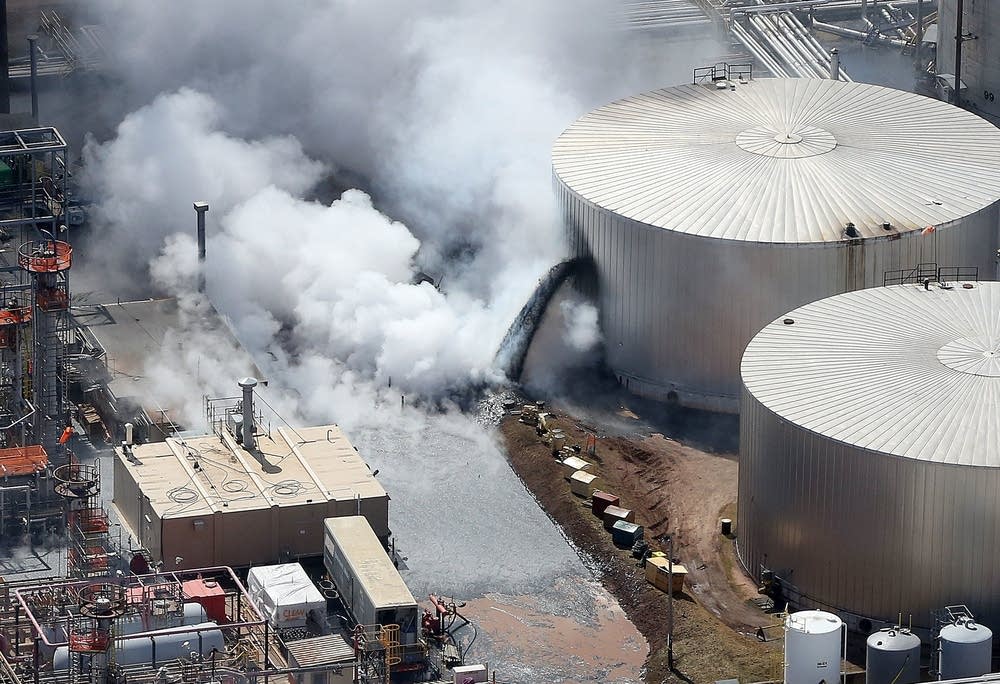 Photos Smoke Tension And Evacuations Follow Superior Refinery Fire Mpr News
