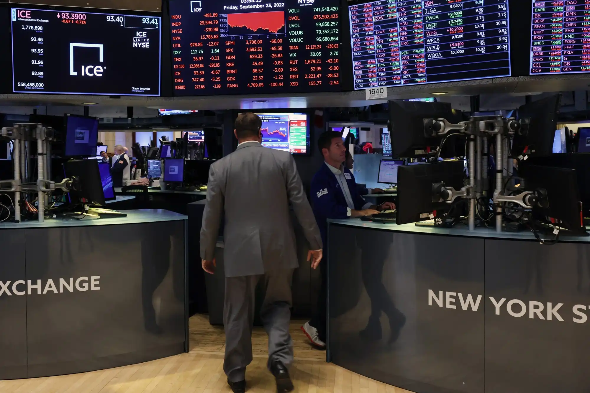 Crash of British pound sends waves through the markets