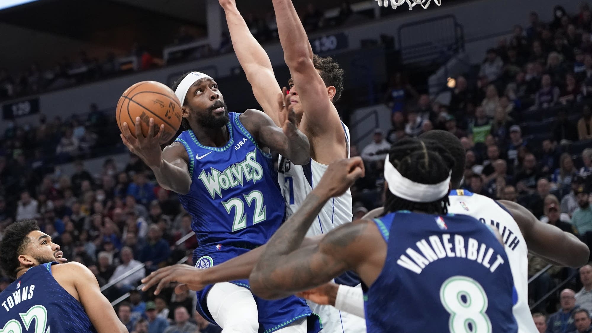 Wolves stop skid, avenge recent loss with romp over Mavs | MPR News