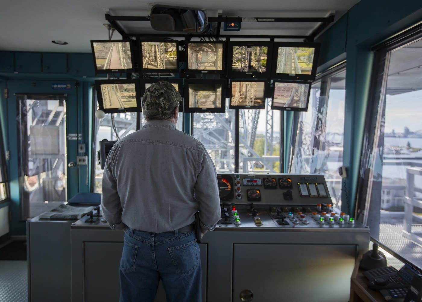 Life on Duluth's Aerial Lift Bridge: Lots of ups, few downs | MPR News