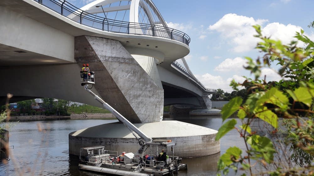 Photos: Inspecting the Lowry bridge -- from the wet side | MPR News