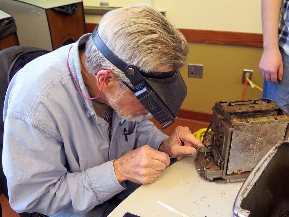 Fix-it clinics bring the broken to life -- and cut waste | Minnesota ...