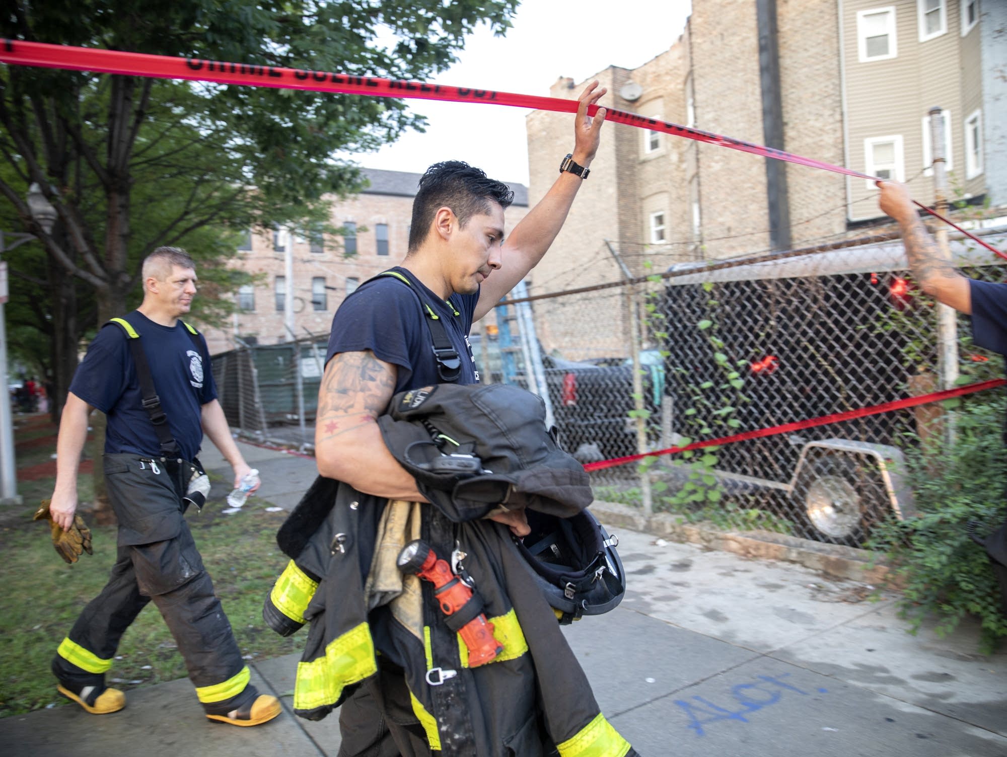 8 people, 6 of them kids, killed in Chicago apartment fire | MPR News