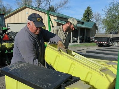Broccoli and big ag share space on Red River Valley farm | MPR News