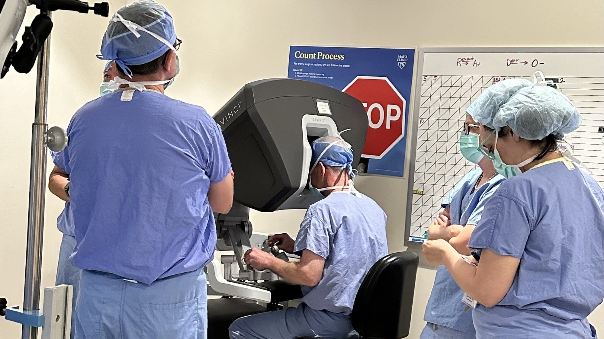 Mayo Clinic performs first ever robot-assisted kidney transplant | MPR News
