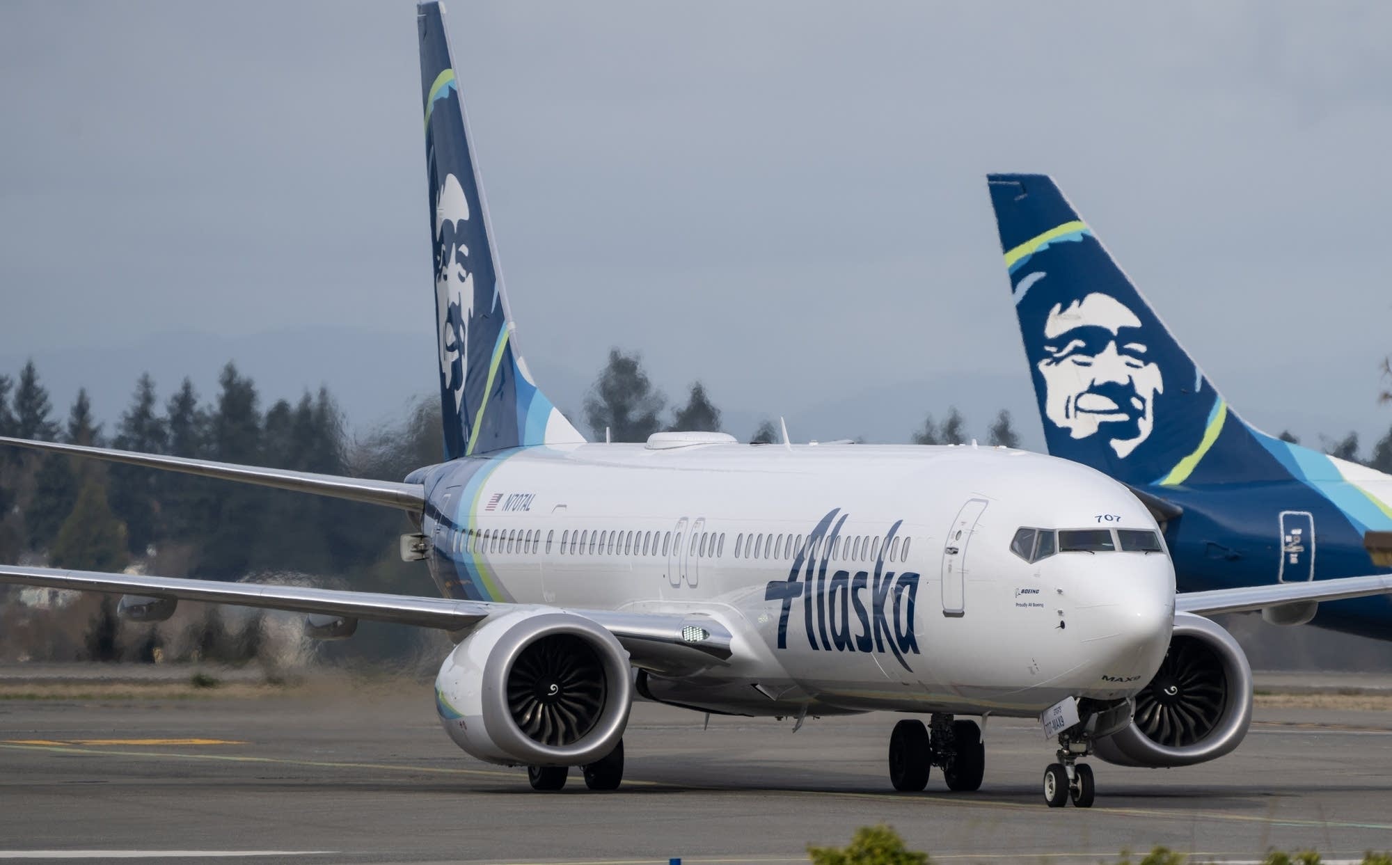 How does an airline expert feel about traveling on Boeing planes?
