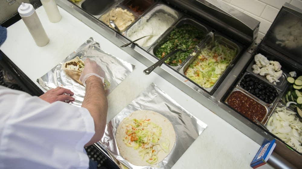At U of M, Muslim students struggle to stick to religious diet | MPR News