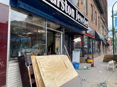 Looted and smoldering, ‘Lake Street, the great street’ braces for more ...