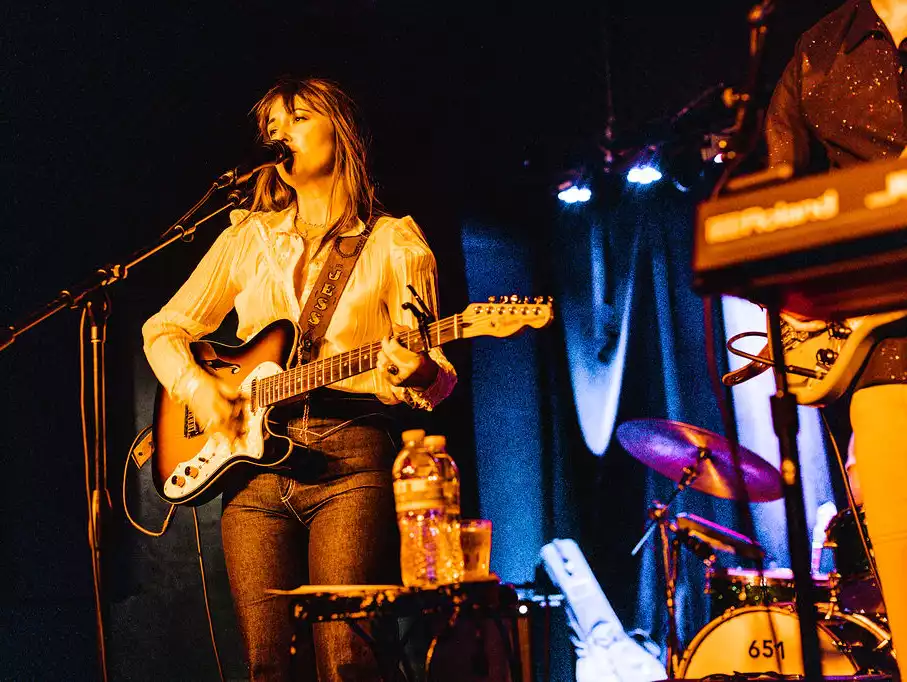 Jess Williamson delivers honesty and depth at Turf Club