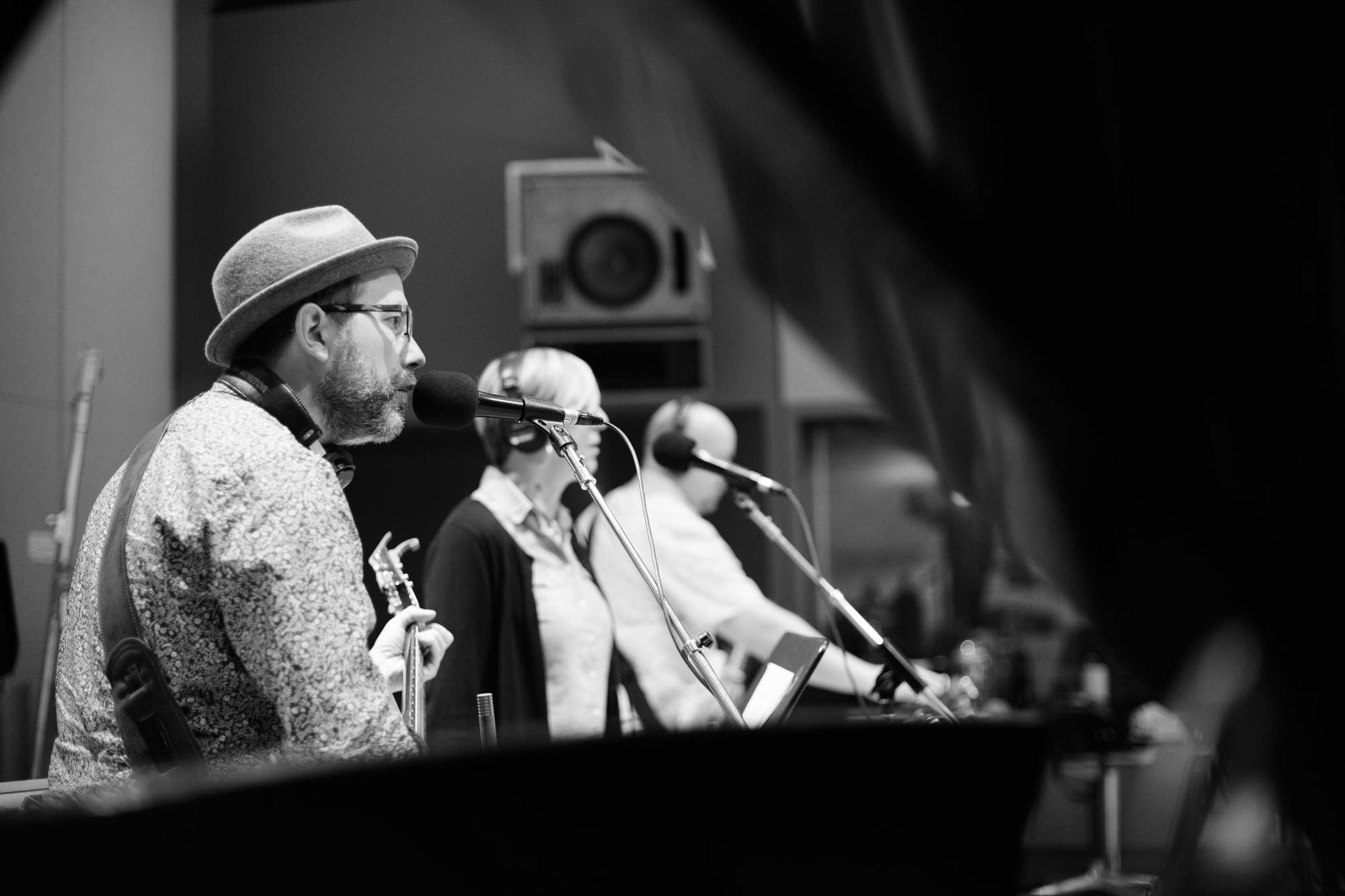 Erik Brandt and the Urban Hillbilly Quartet perform in the Radio ...