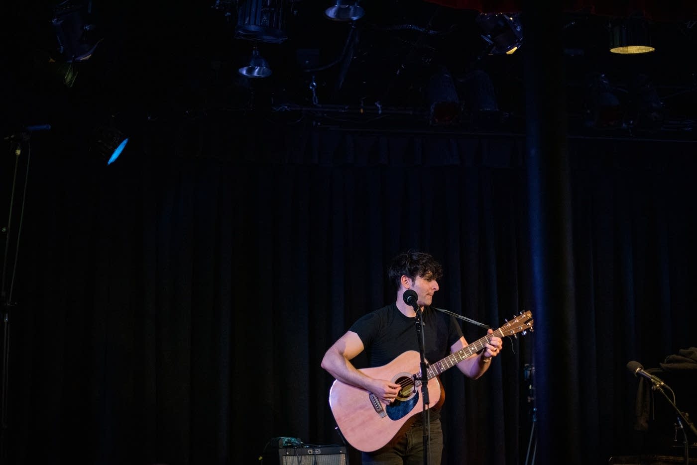 Low Cut Connie's Adam Weiner plays a solo Microshow | The Current