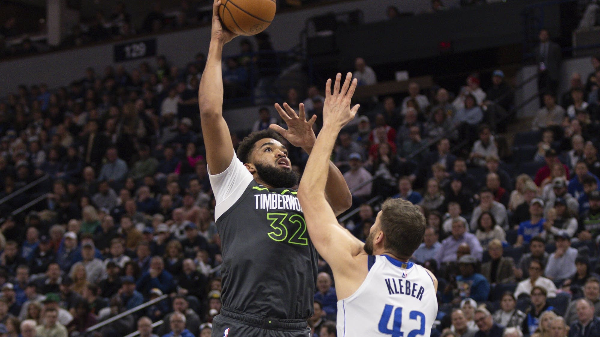 Towns leads Timberwolves in 121-87 win over Mavs team missing Doncic ...