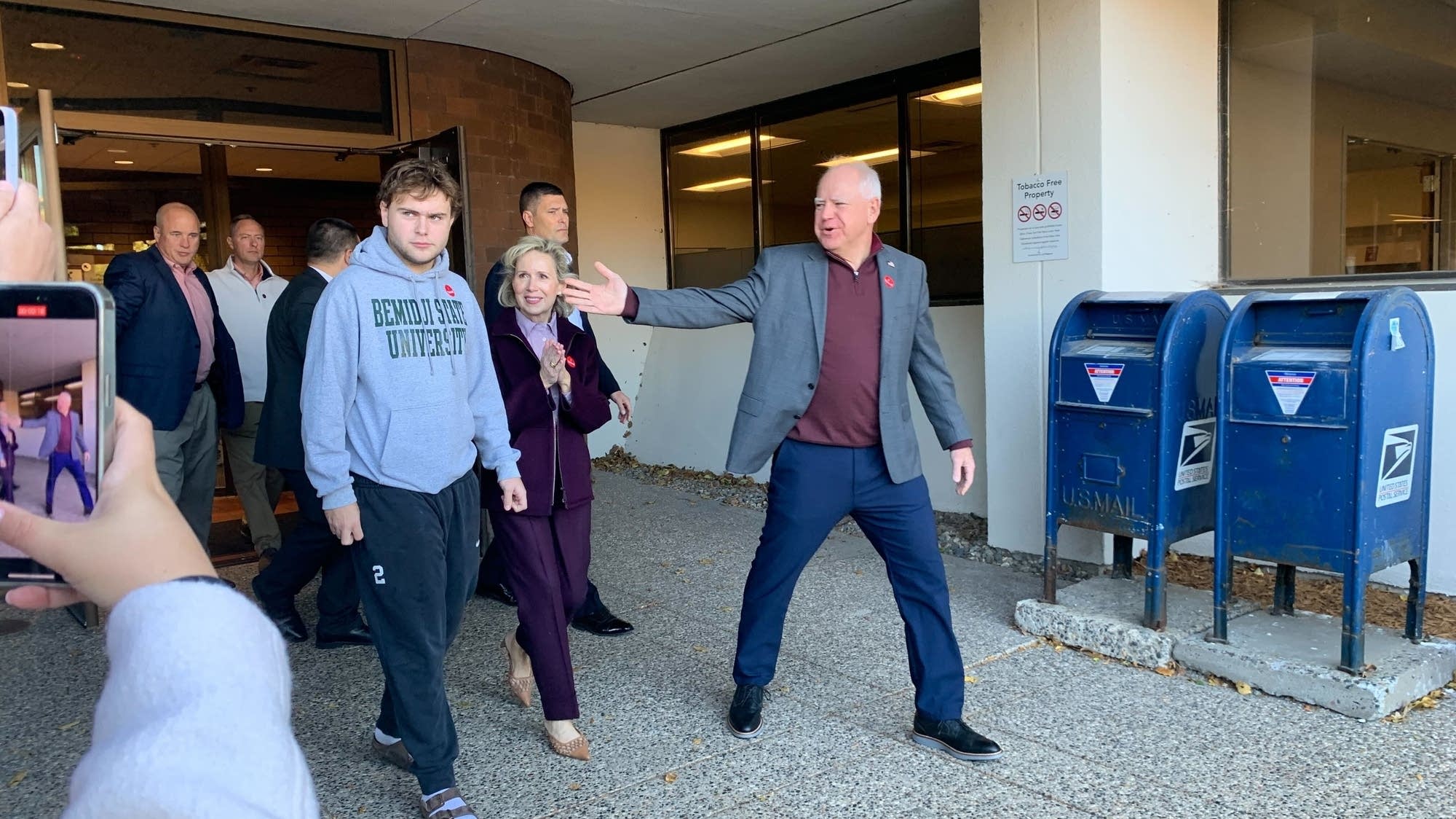 Walz joins spouse Gwen, son Gus in voting early in Minnesota | MPR News