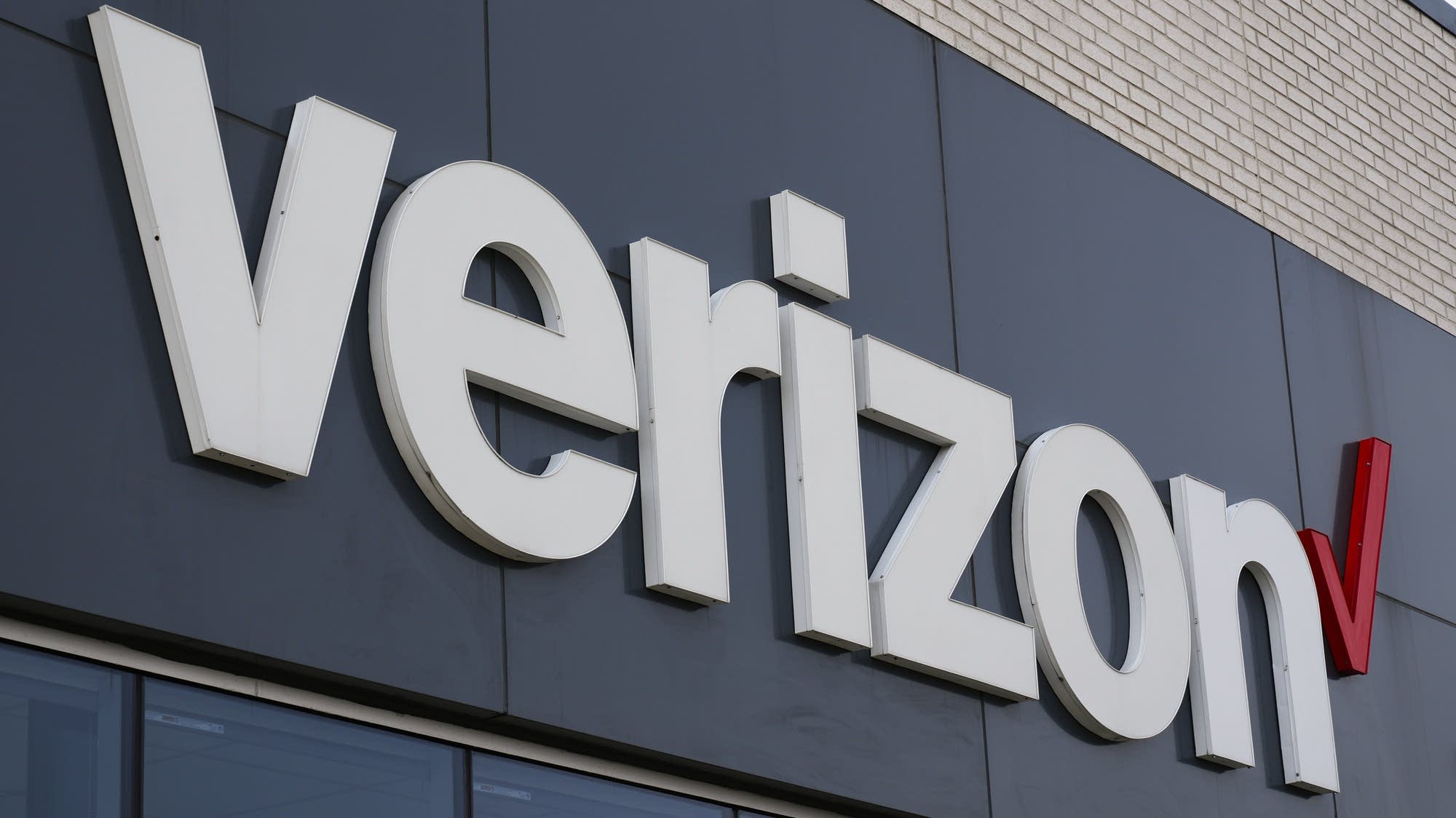 Verizon buying Frontier in $20B deal to strengthen its fiber network ...