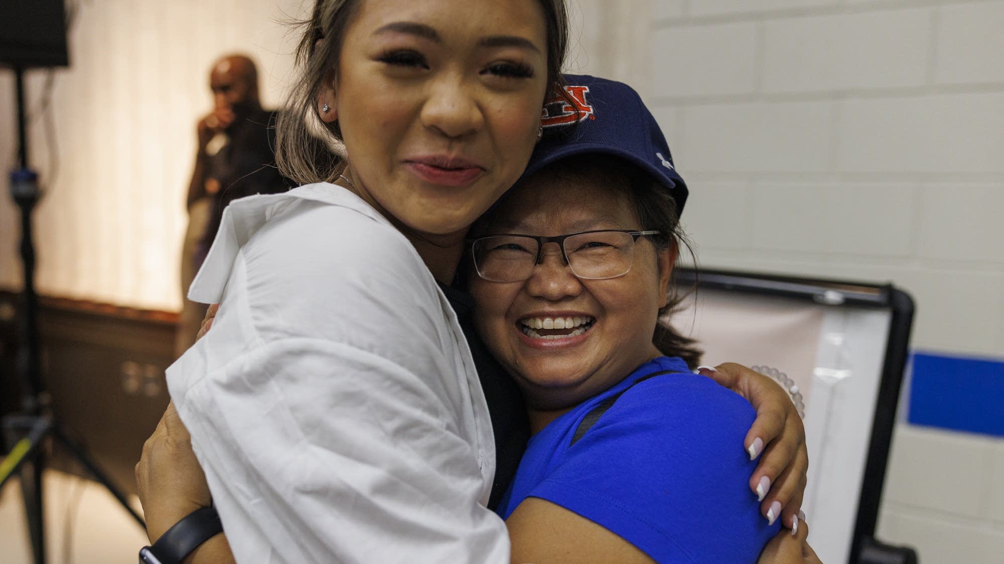 Olympic champion Suni Lee surprises students at St. Paul elementary ...