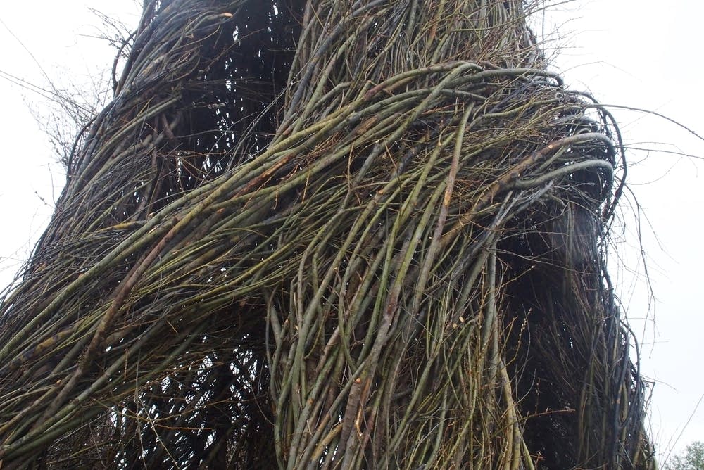 A new sculpture in sticks takes shape in Chaska | MPR News