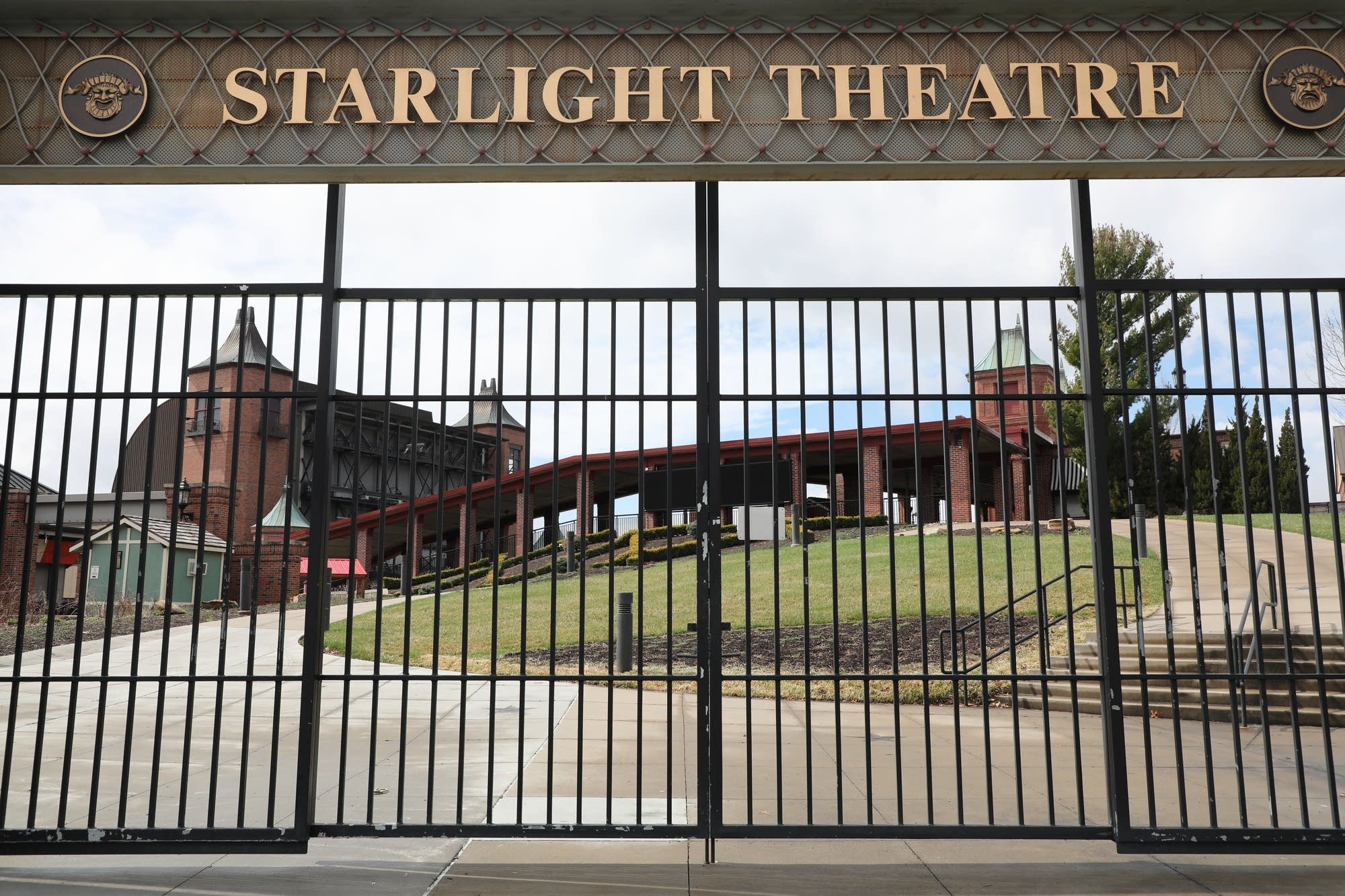 Music News: Missouri allows concerts to resume, but venues remain closed