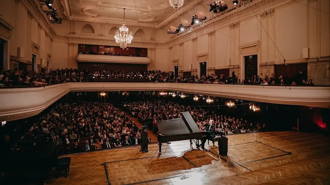 Two pianos, one orchestra