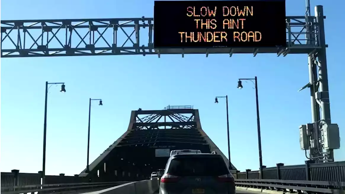 No joke: Feds are banning humorous electronic messages on highways ...