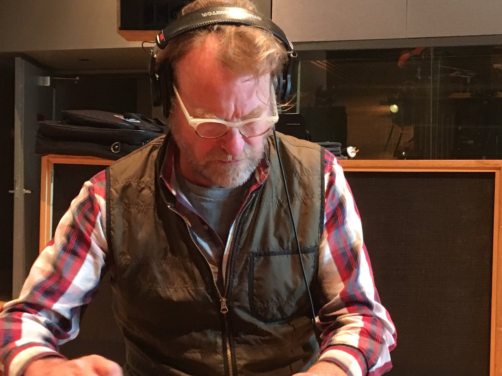 Kris Delmhorst and Jeffrey Foucault perform at Radio Heartland | The ...