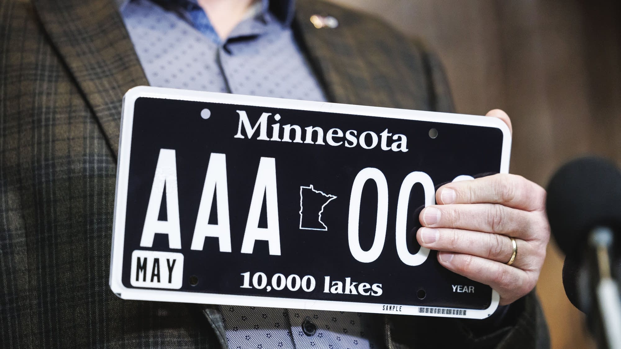 Minnesota blackout license plates are hot sell in first week | MPR News