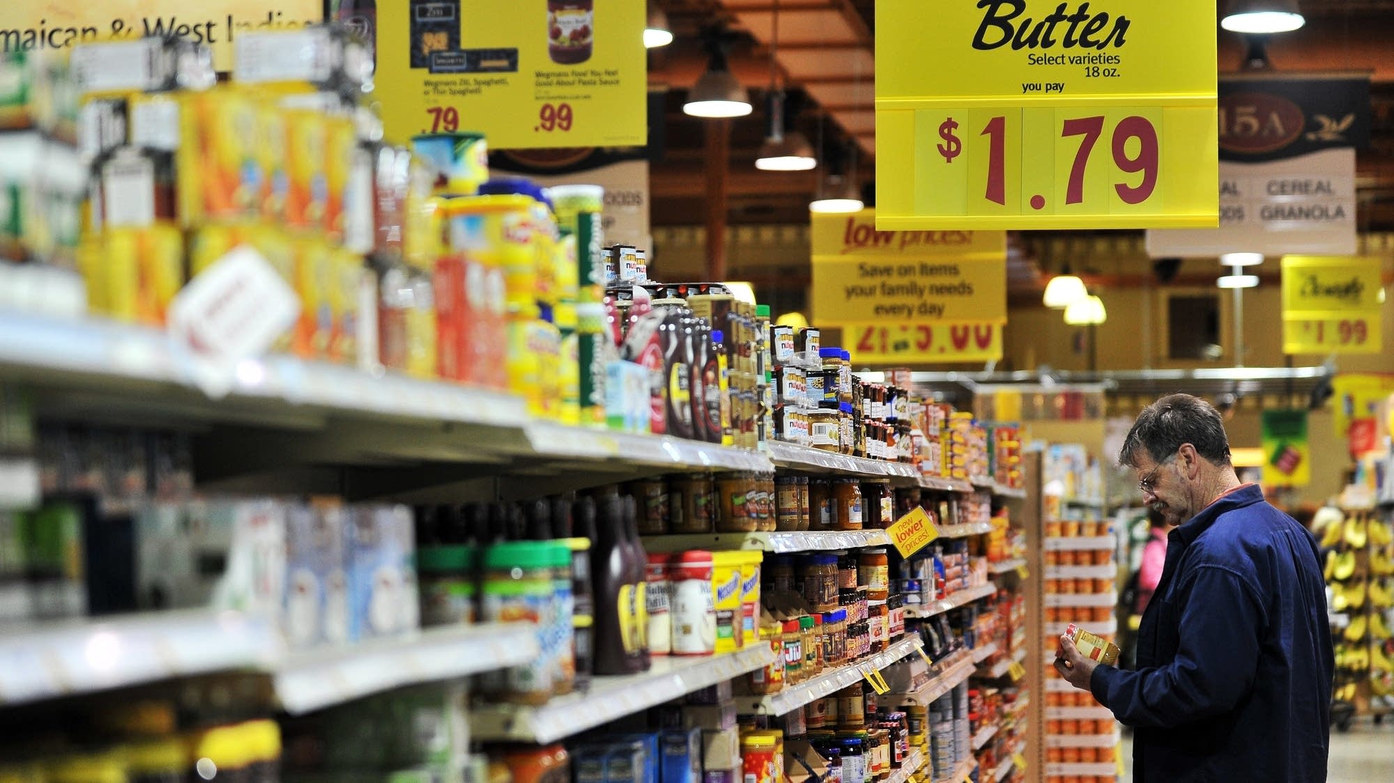 How grocery stores use surveillance to track shoppers