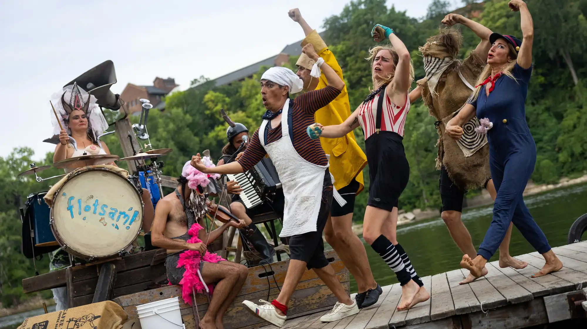 All aboard the Flotsam! Ragtag circus floats on a Mississippi River ...