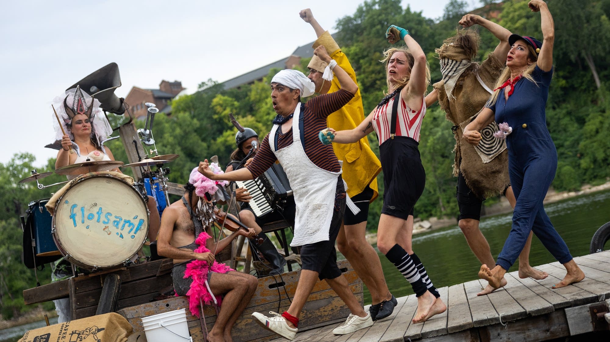 All aboard the Flotsam! Ragtag circus floats on a Mississippi River ...