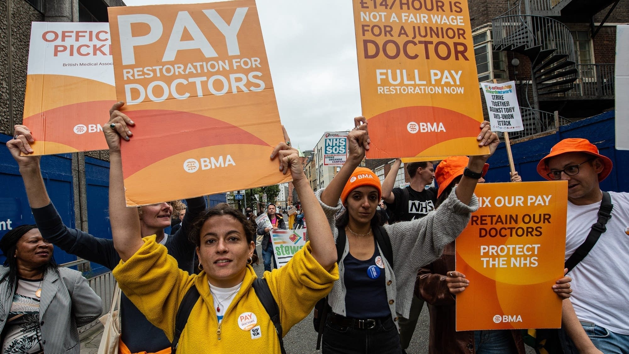 UK doctors with NHS seek jobs in America, Canada - Marketplace